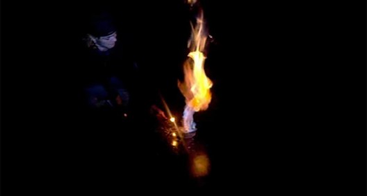 Here's What Happens When You Ignite Those Methane Gas Bubbles on a ...