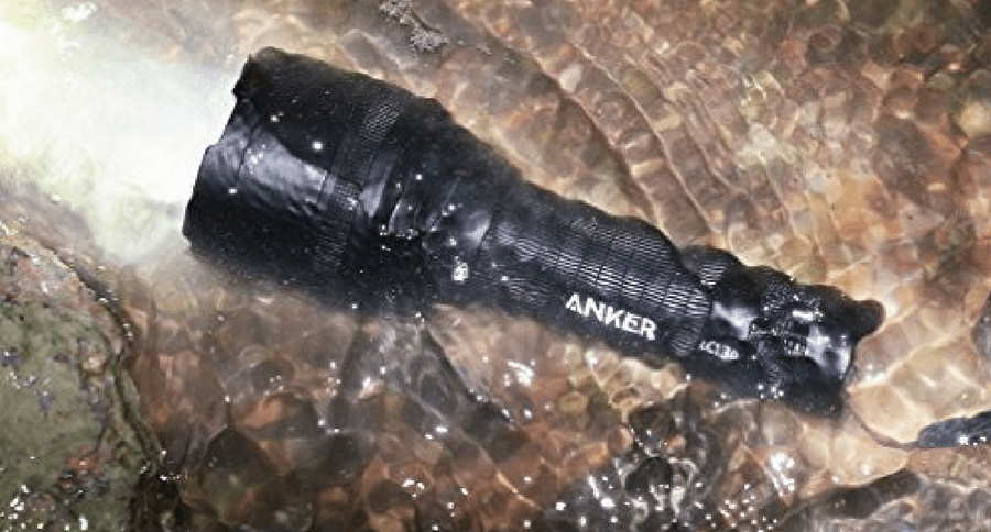 Video: This 32,000-Lumen Flashlight Is Ridiculously Bright - Wide Open ...