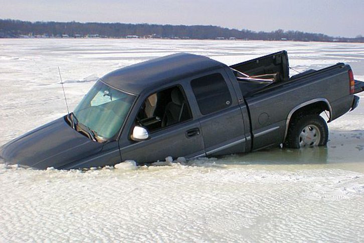15 Photos of Cars & Trucks Falling Through the Ice - Wide Open Spaces