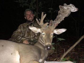 #WhitetailWednesday: 8 of the Strangest Deer Deformities Ever