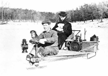 Check Out These 25 Photos of Awesome Vintage Snowmobiles - Wide Open Spaces