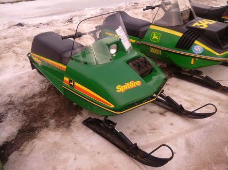Check Out These 25 Photos of Awesome Vintage Snowmobiles - Wide Open Spaces