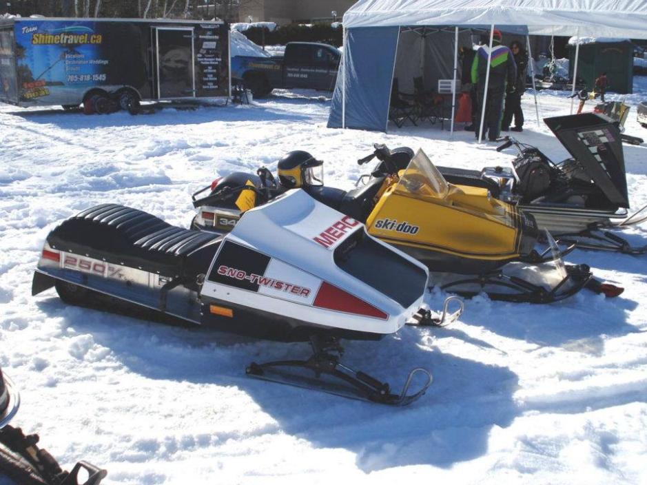 Check Out These 25 Photos of Awesome Vintage Snowmobiles - Wide Open Spaces