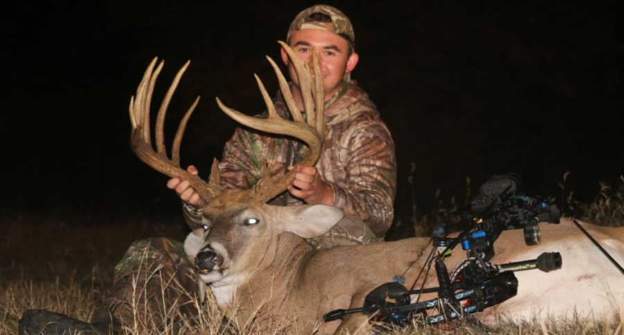 Giant Six Point Oklahoma Whitetail Scores 214 Inches - Wide Open Spaces