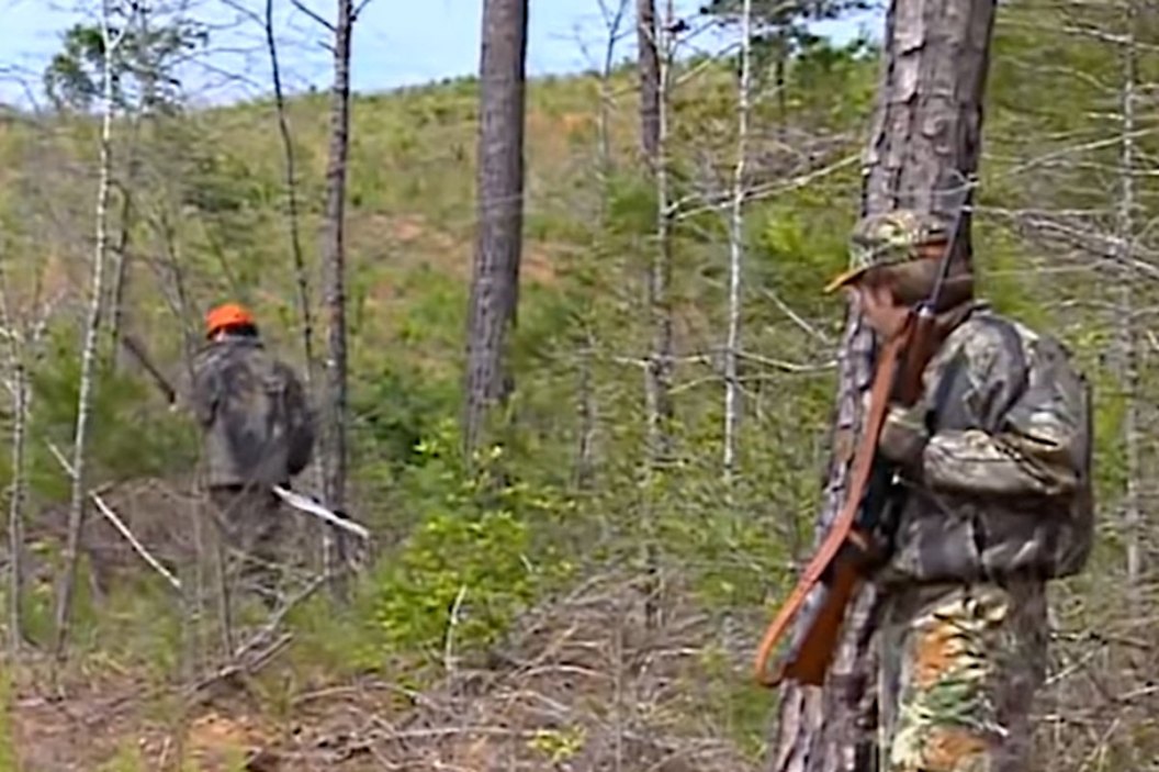Jerry Clower Tells His Classic Coon Hunting Joke - Wide Open Spaces