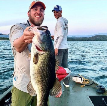 Lake El Salto is Every Angler's Paradise - Wide Open Spaces