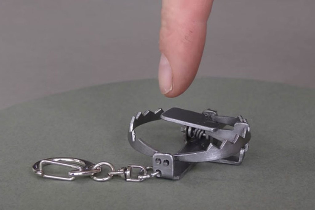 How to Make a Keyring Bear Trap - Wide Open Spaces