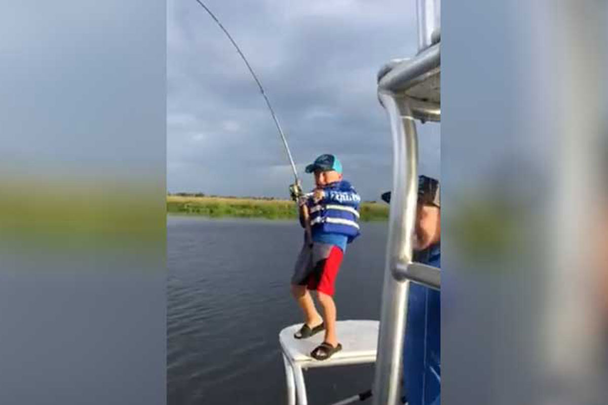 Youngster Dominates a Huge Redfish in a Battle He'll Remember Forever ...