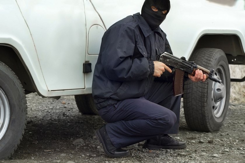 10 Embarrassing Gun Mistakes in Movies - Wide Open Spaces