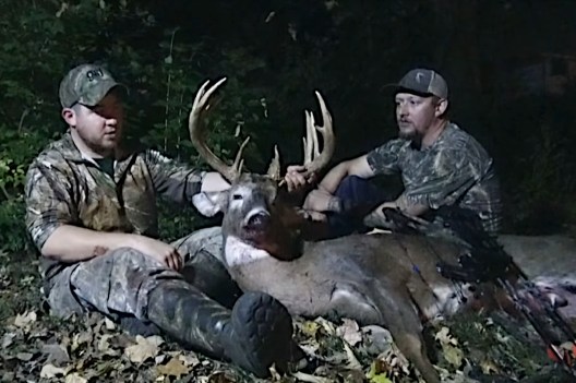 Urban Bowhunter Unexpectedly Bags Giant 19-Pointer on Camera - Wide ...