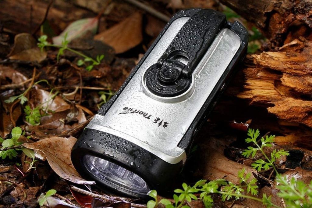 The 6 Best Solar-Powered Flashlights of 2021 + How They Work - Wide ...