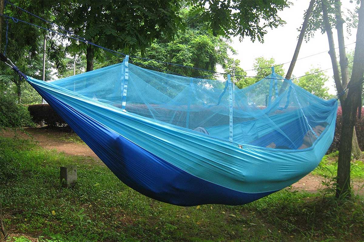 This Portable Camping Hammock Has a Built-in Mosquito Net to Keep Pesky ...