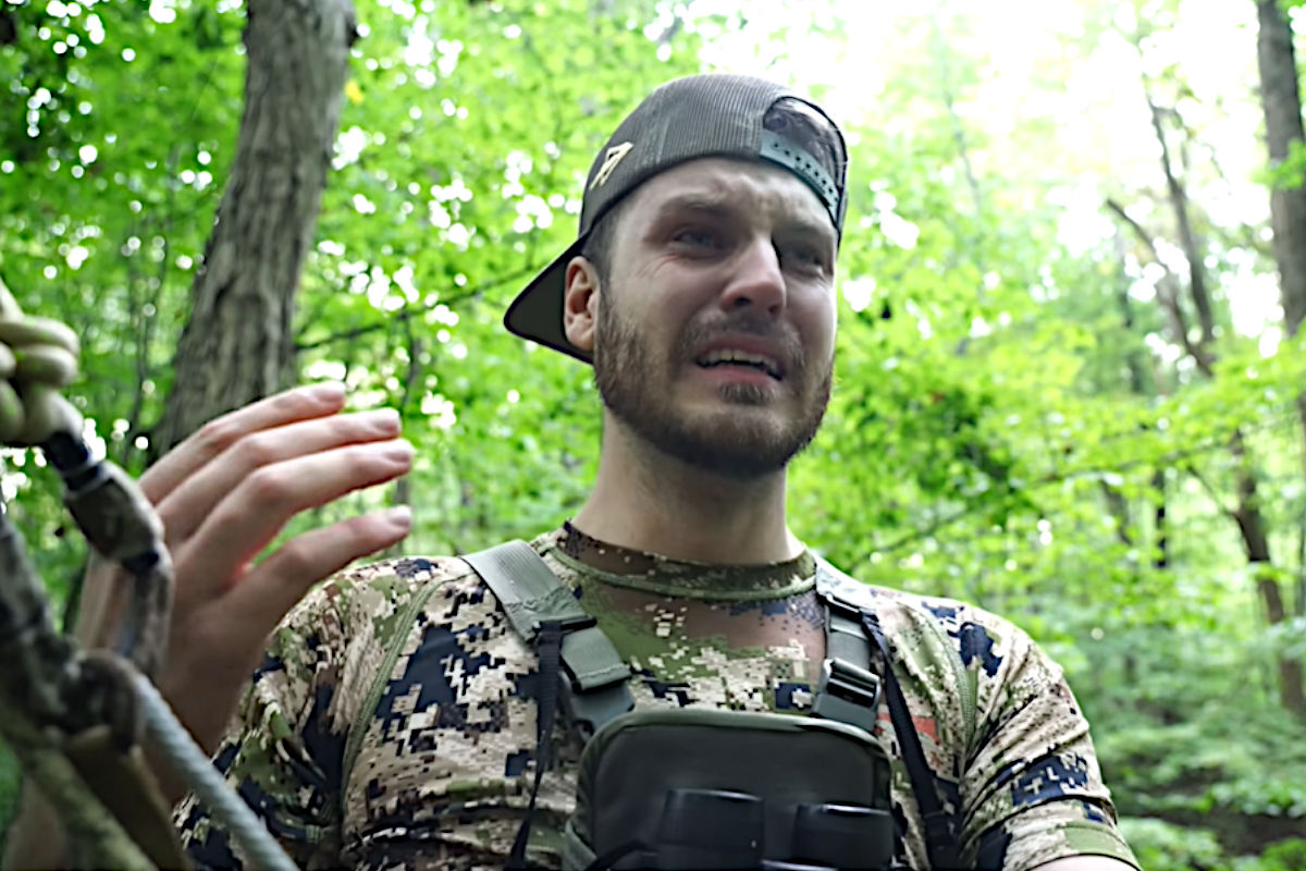 Bowhunter Emotionally Breaks Down in Tears After Shooting Giant 14 ...