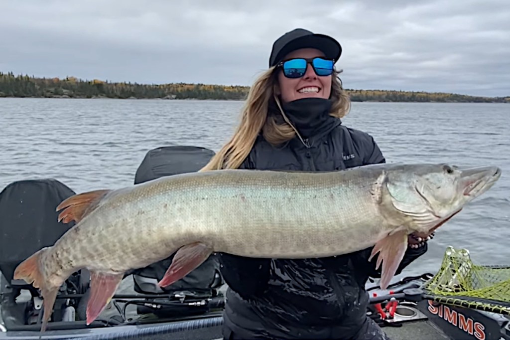 Angler Uses Figure 8 to Entice Monster Muskie Into Striking Boatside ...
