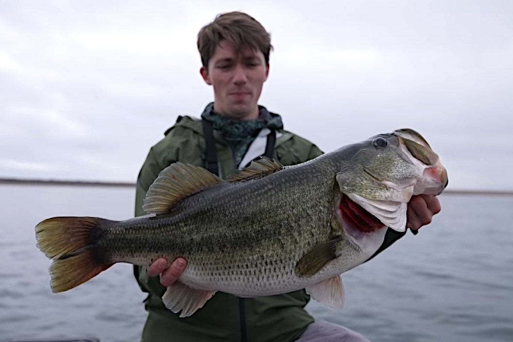 World Record Largemouth Bass Captured on Video 2022