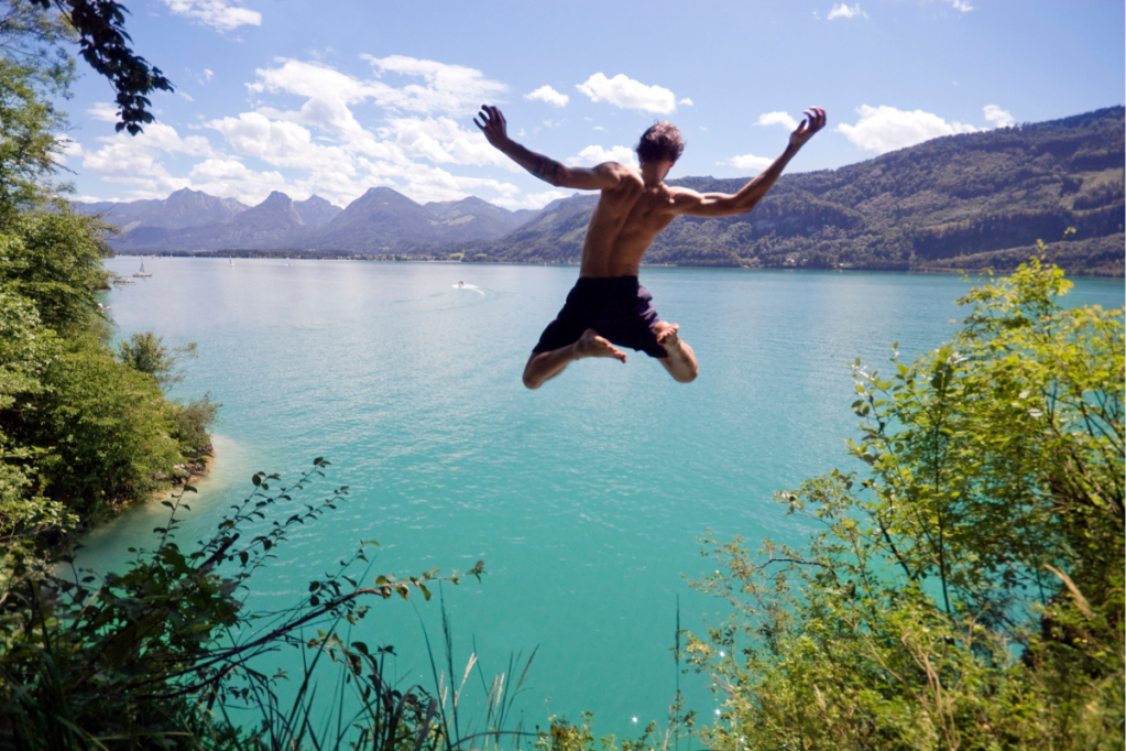 Best Cliff Jumping Hot Spots on American Lakes