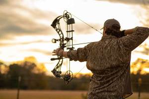 Archer Tests the Effectiveness of a Compound Bow Underwater - Wide Open ...