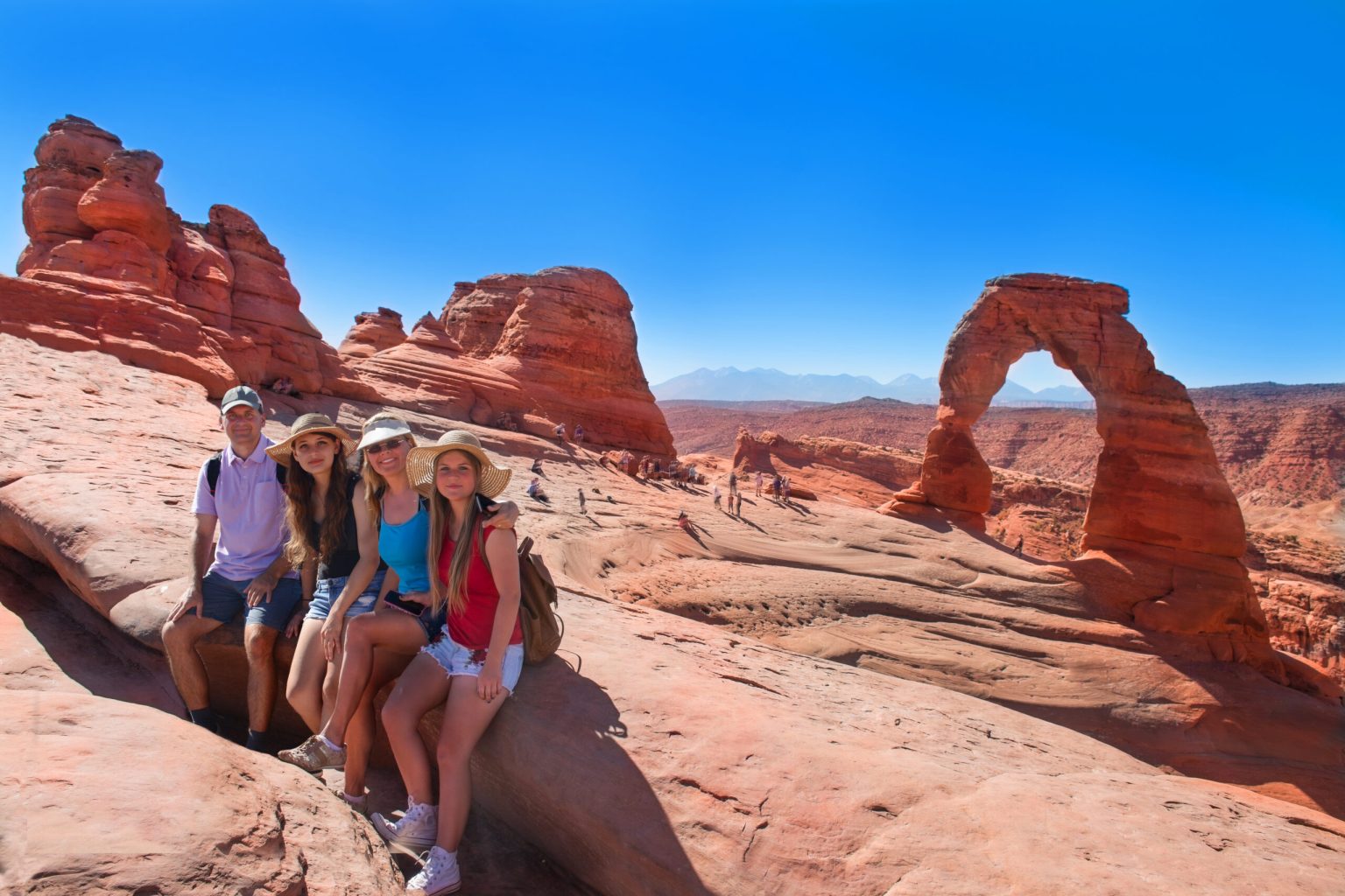Delicate Arch Hike: When to Visit Without The Crowds