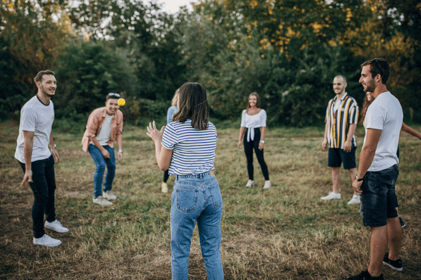 19 Outdoor Picnic Games For Your Next Gathering