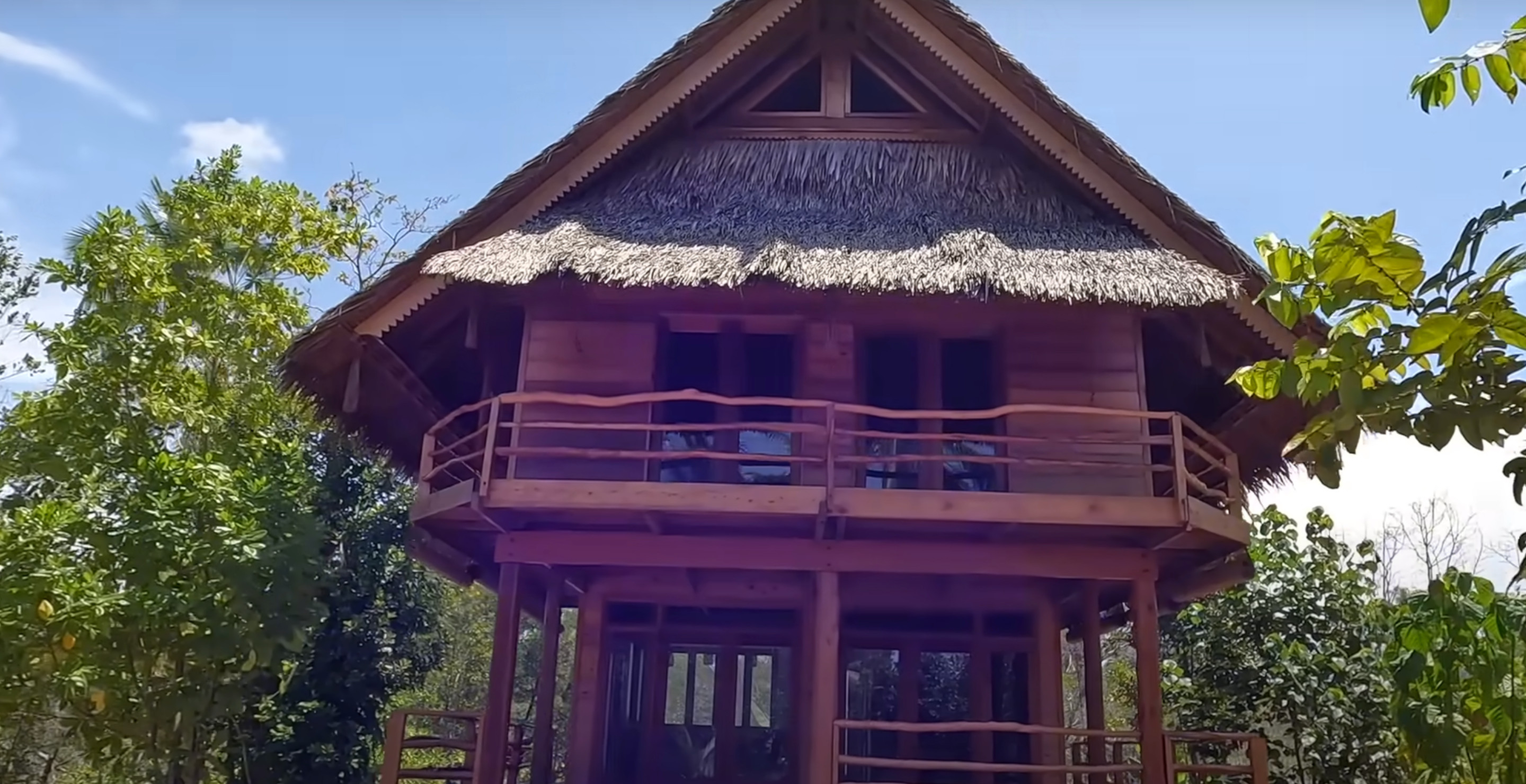 Couple Quit Their Jobs To Live In Tropical Island Hut — Here's The ...