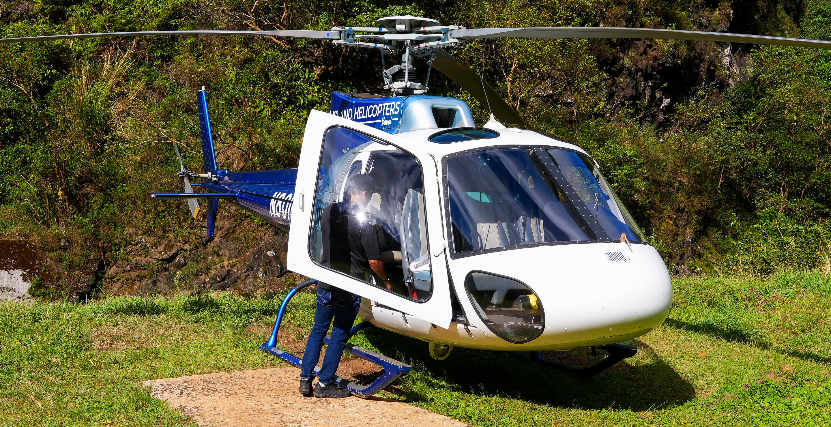 Hawaii Helicopter Crash Leaves 1 Dead And 2 Missing - Wide Open Spaces