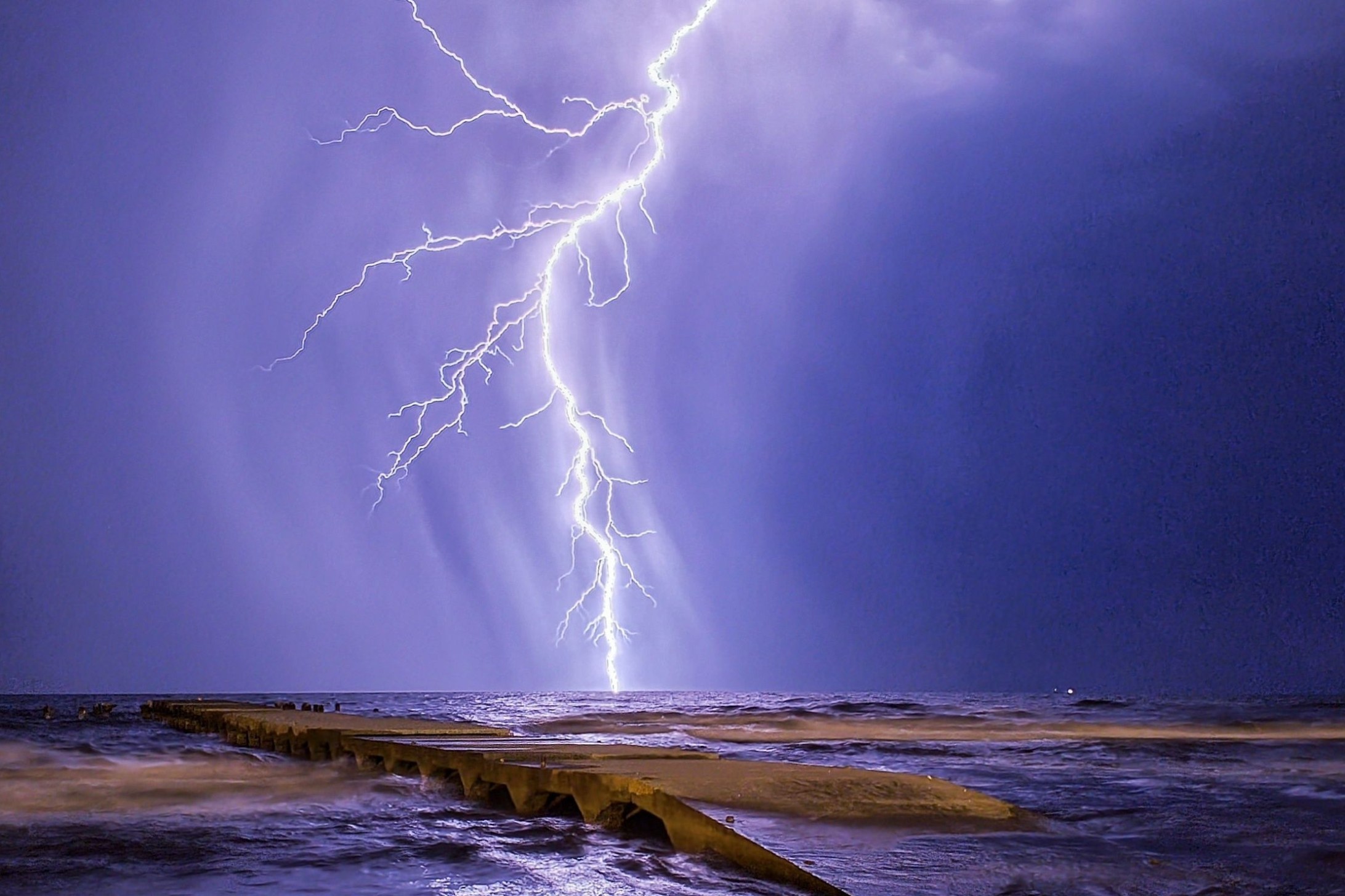 10 Best Ways To Stay Safe During A Severe Thunderstorm - Wide Open Spaces