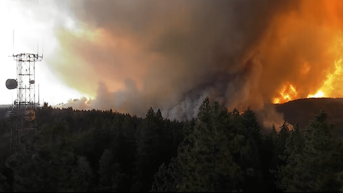 Insane Video Shows Rare Firenado Form in California Wildfire - Wide ...
