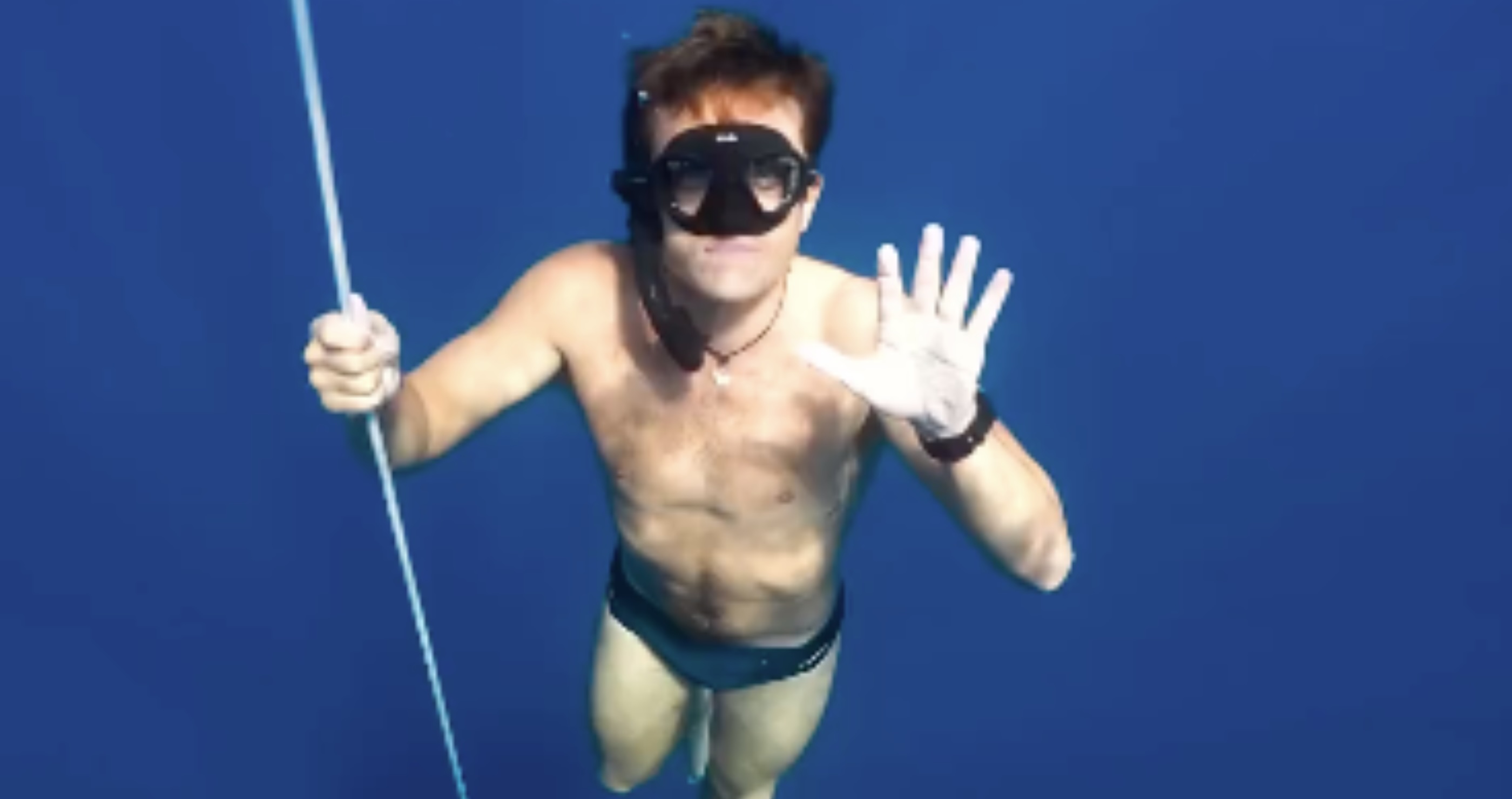 Man Proves Frightening Reality Of The Ocean And What It Does To The ...
