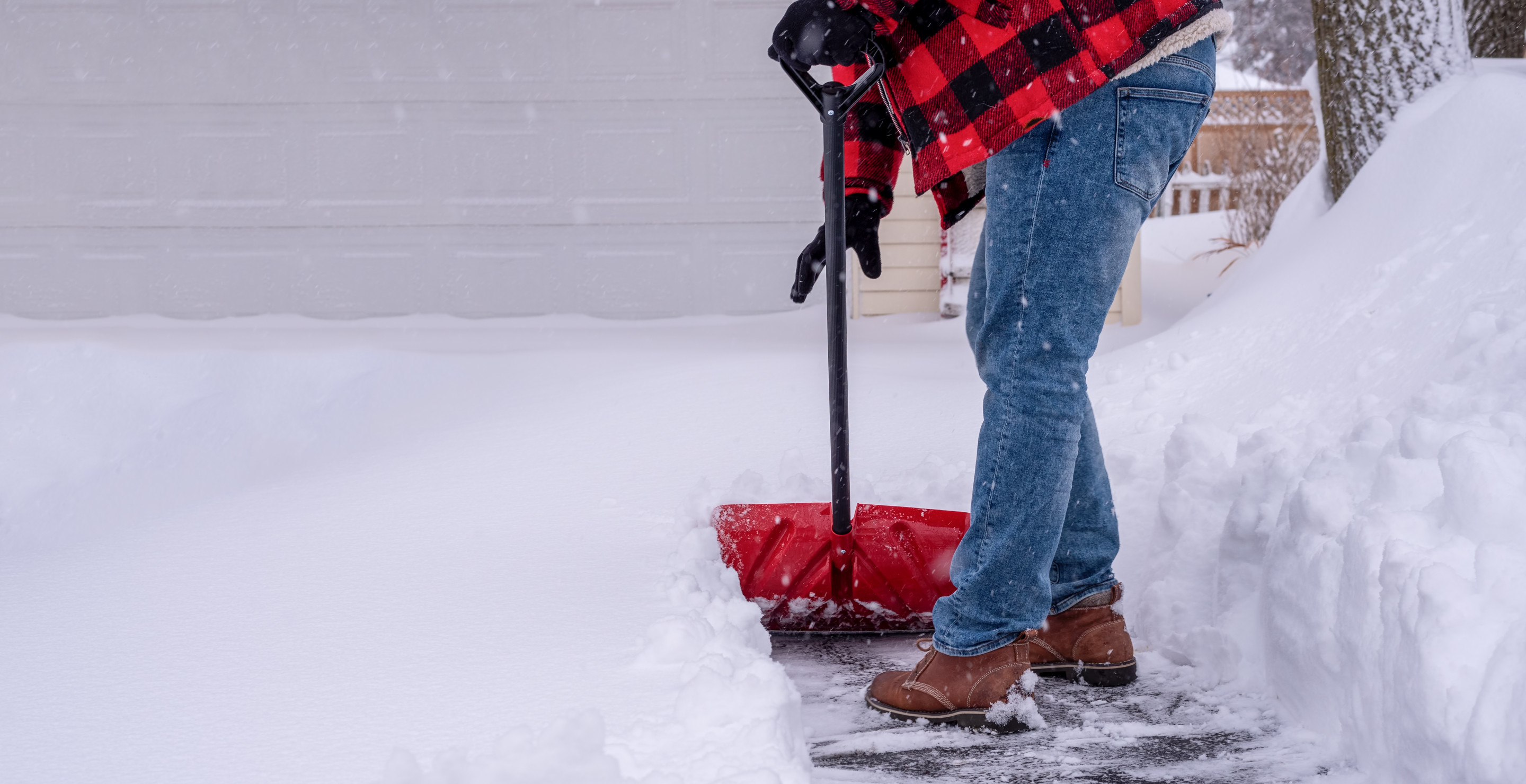 Officials Give Warning After Two People Die Shoveling Snow In New York ...
