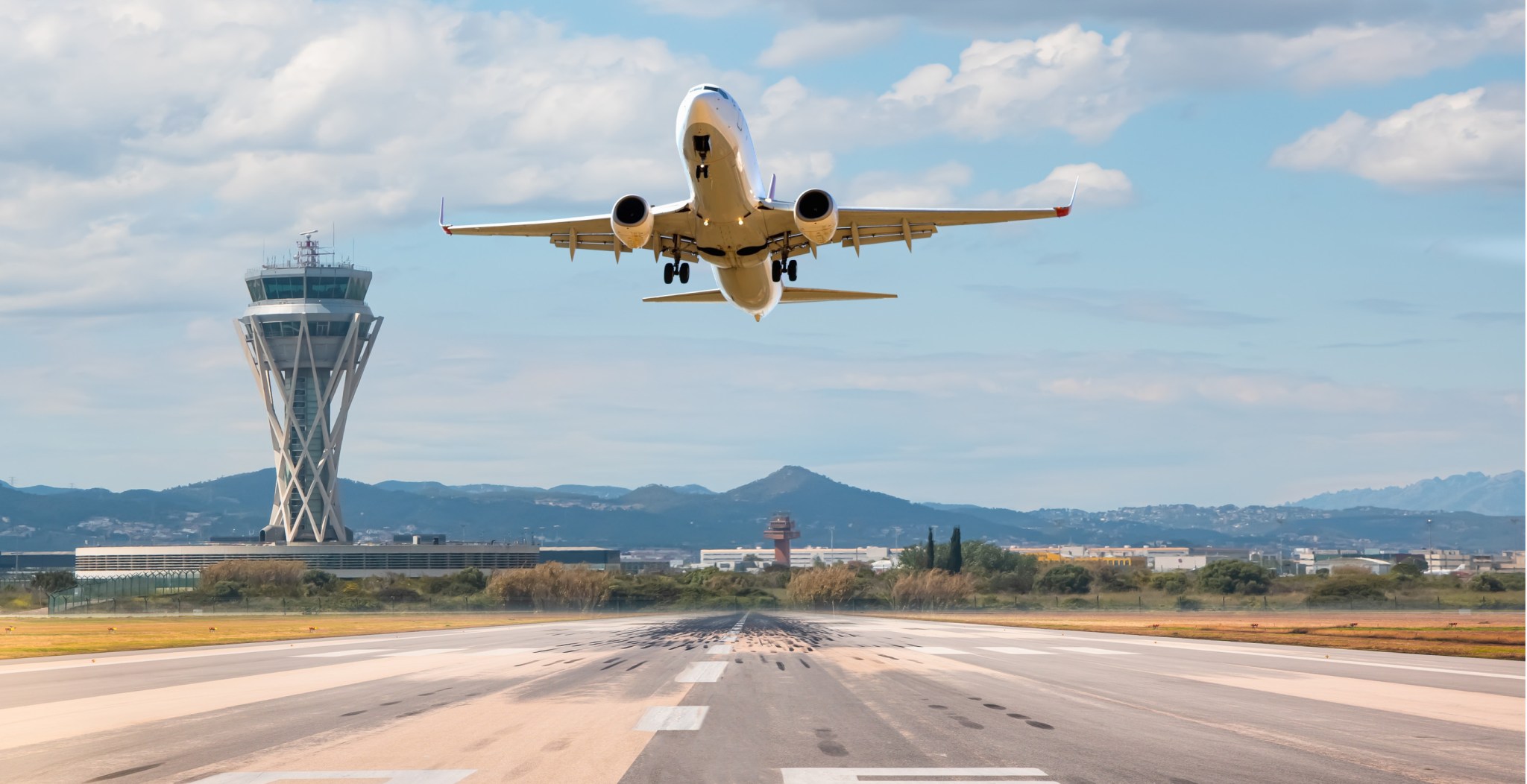 Traveler Reveals Flight Attendant Hack For Dealing With Ear Pressure ...