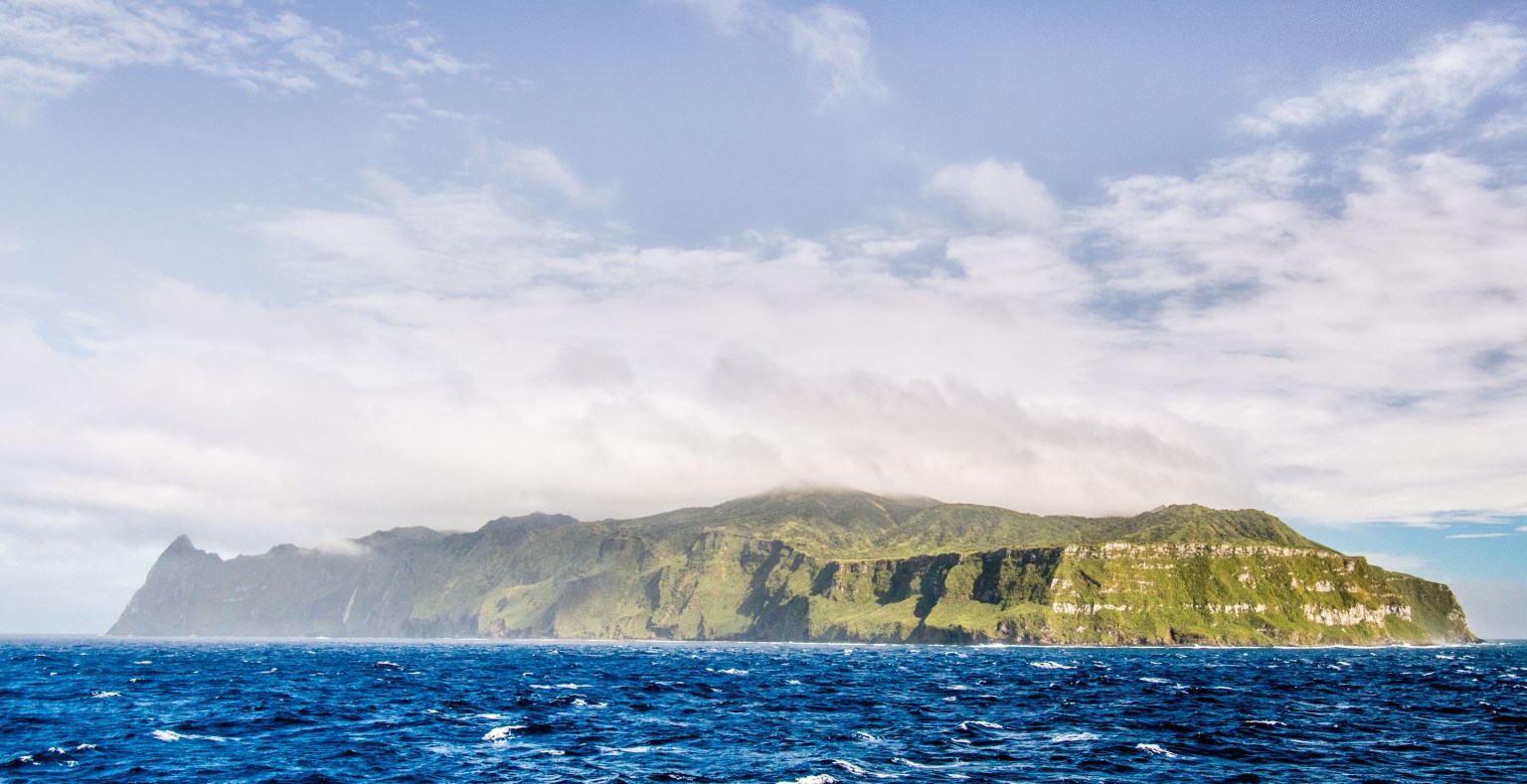 Woman Reveals What It's Like To Live On The Most Remote Island In The ...