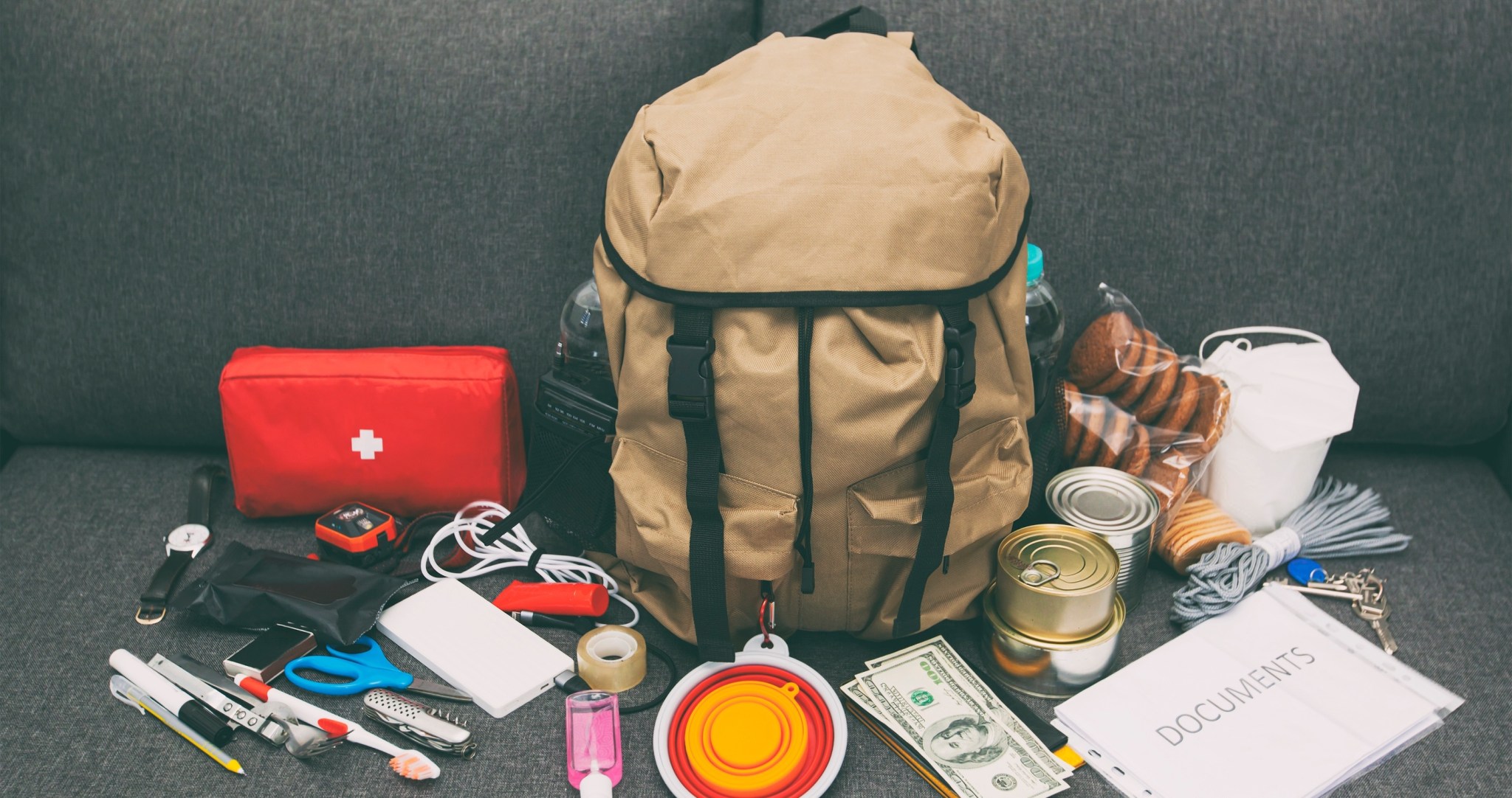 Building A Basic Survival Kit For Beginners: 10 Things You Need To Have ...