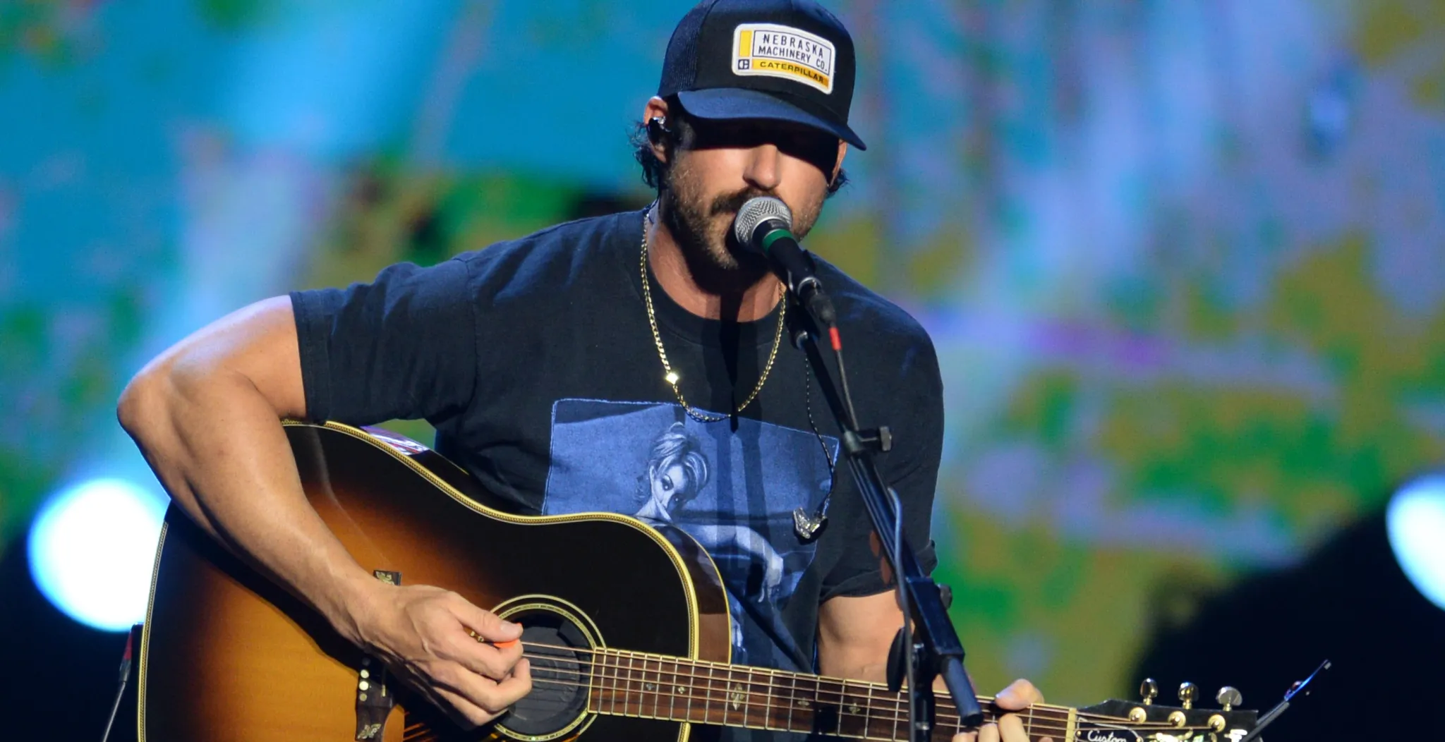 Riley Green Lands In The Emergency Room After Gnarly Hunting Accident ...