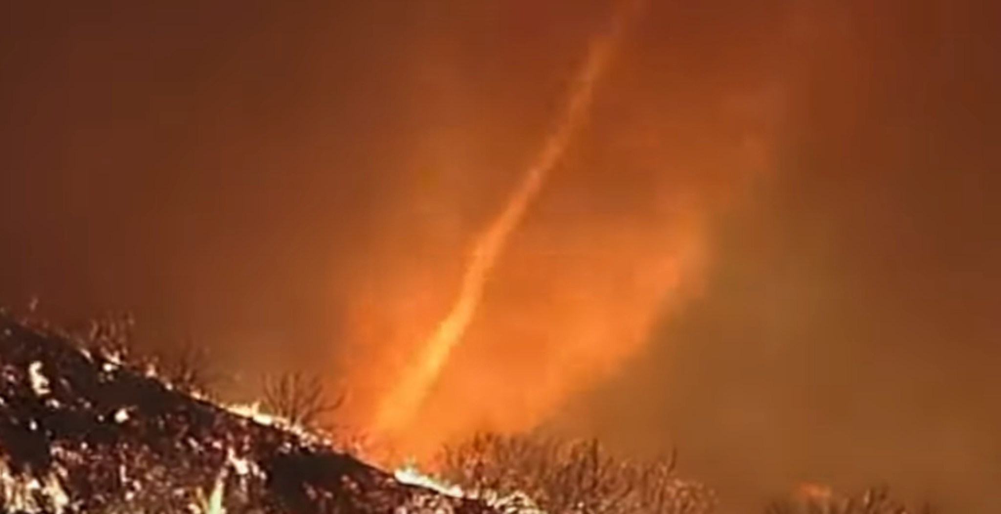 Terrifying Moment High Winds Kick Up A Firenado Amid California ...
