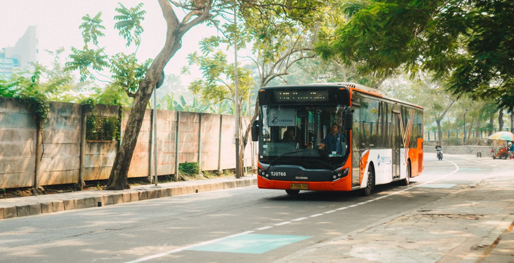 At Least 18 Dead And Multiple Injured After Tour Bus Rolls Over Into ...