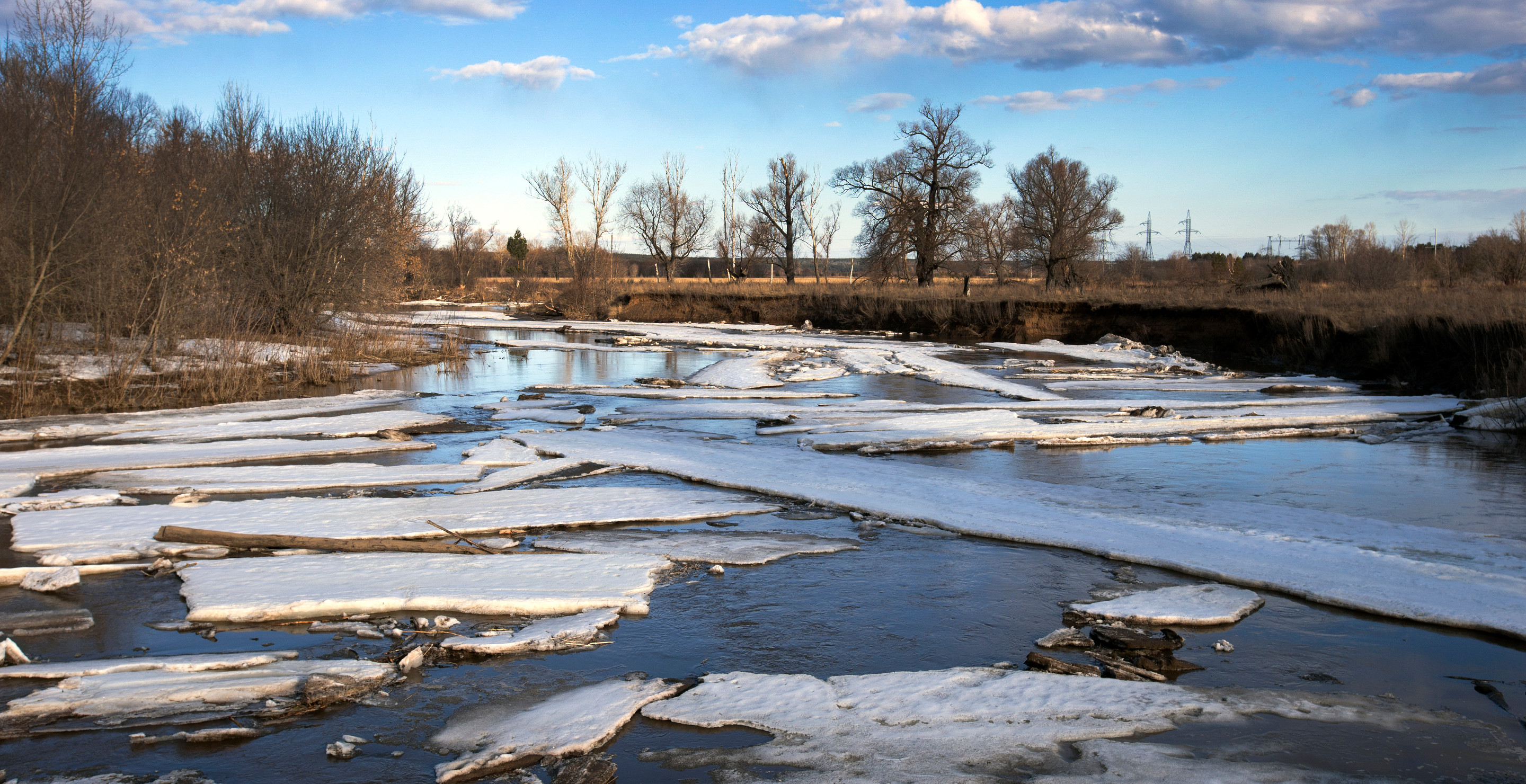 More Than 100 Fishermen Trapped On Floating Ice In Frigid Temps But ...