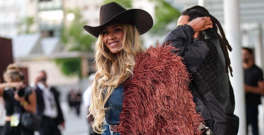 Insect Leads To Frightening Stampede At Beyoncé Concert That Injures 11 ...