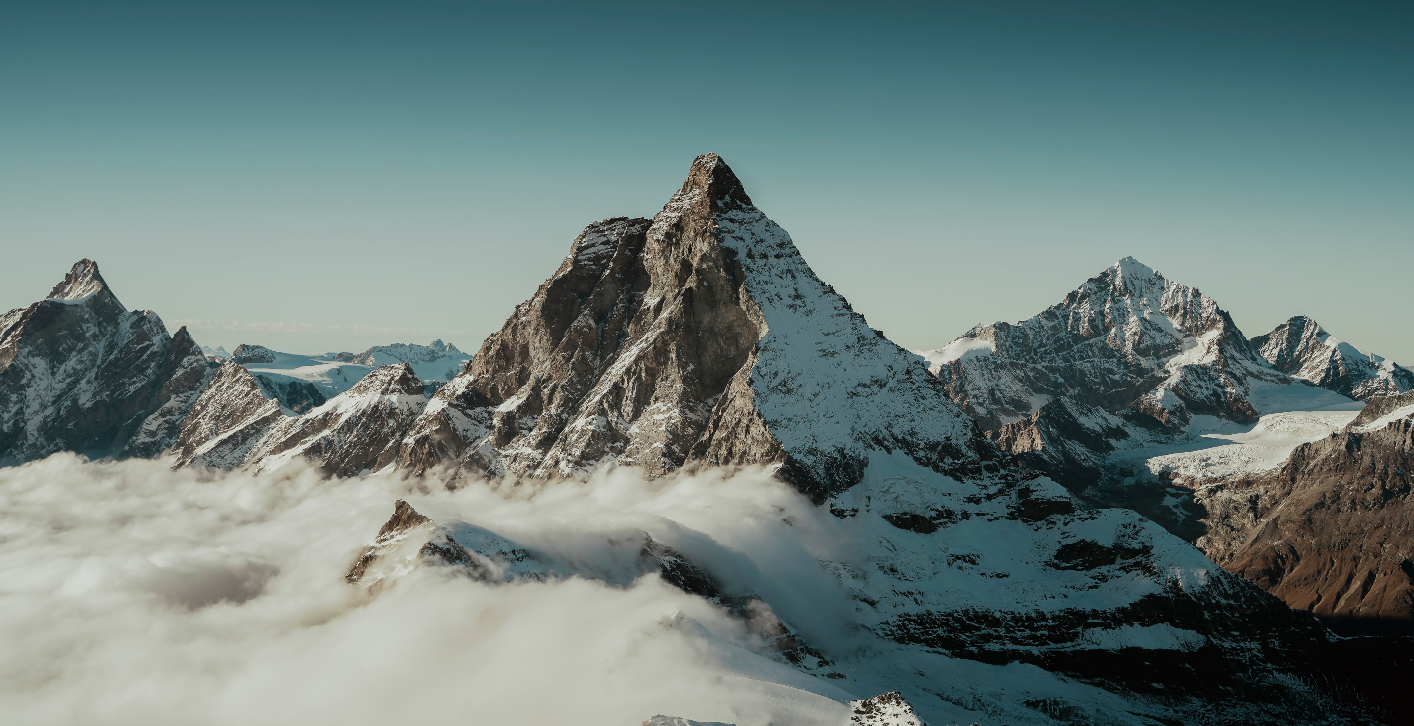 Climber Dies While Trying To Help Fellow Climber Who Broke Her Leg At ...