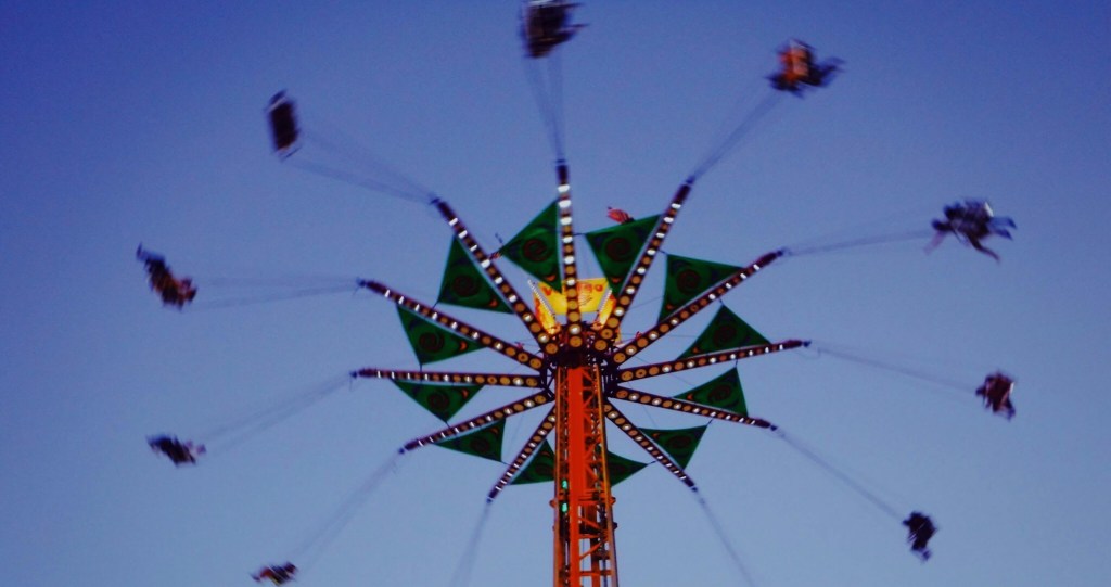 Riders Hang Upside Down For 20 Minutes After Getting Trapped On A ...