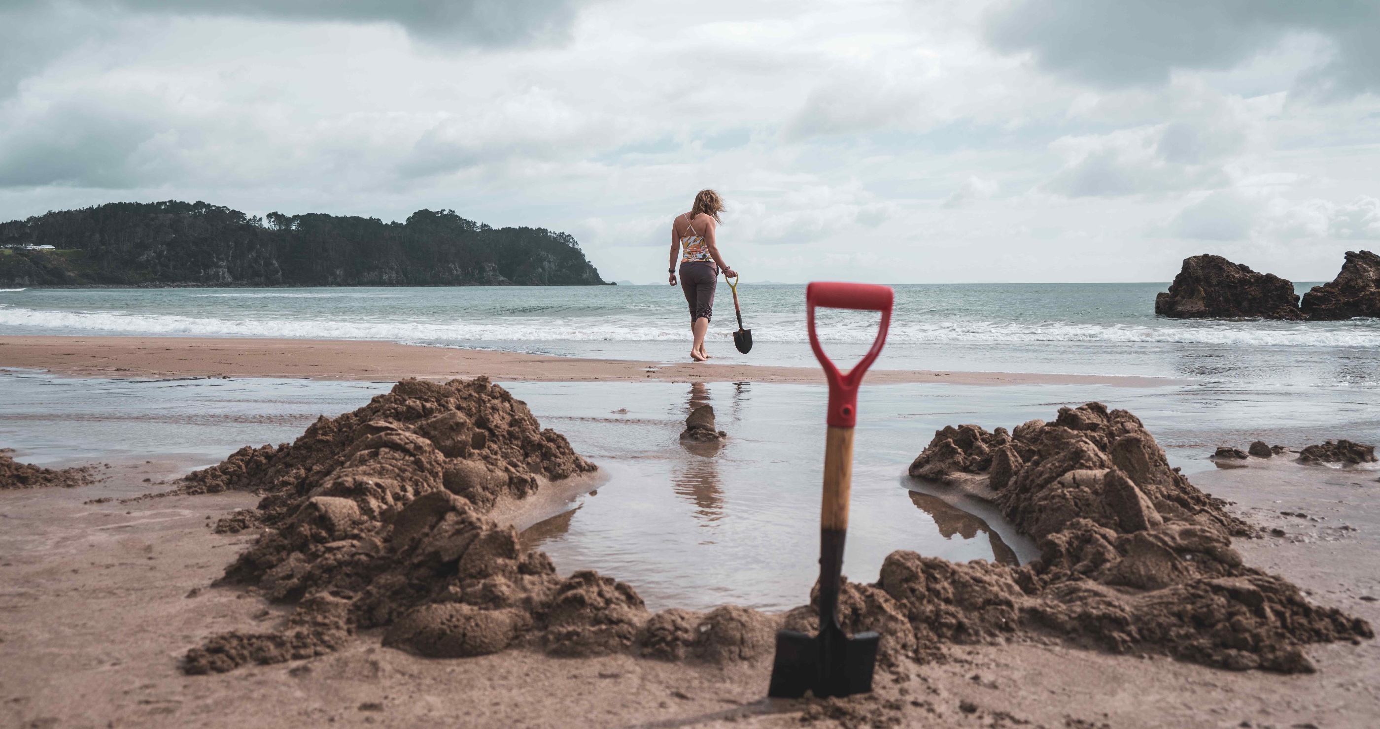 Terrifying Wave Trapped Two Kids In Sand Hole At Newport Beach - Wide ...