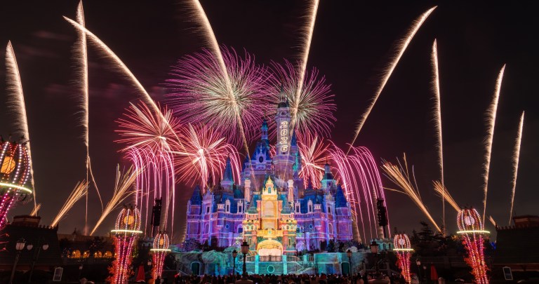 Disneyland Faces Major Outrage From Fans After Revoking Beloved Perk ...