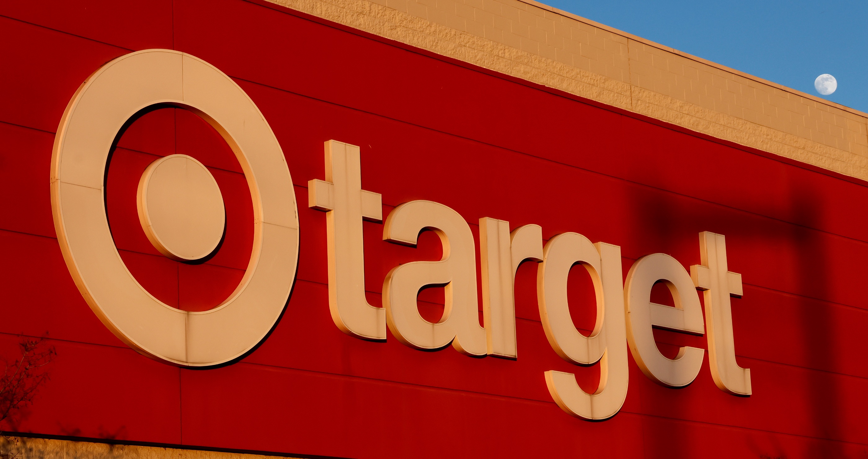Texas Man Causes Online Debate After Riding His Horse Through A Target ...
